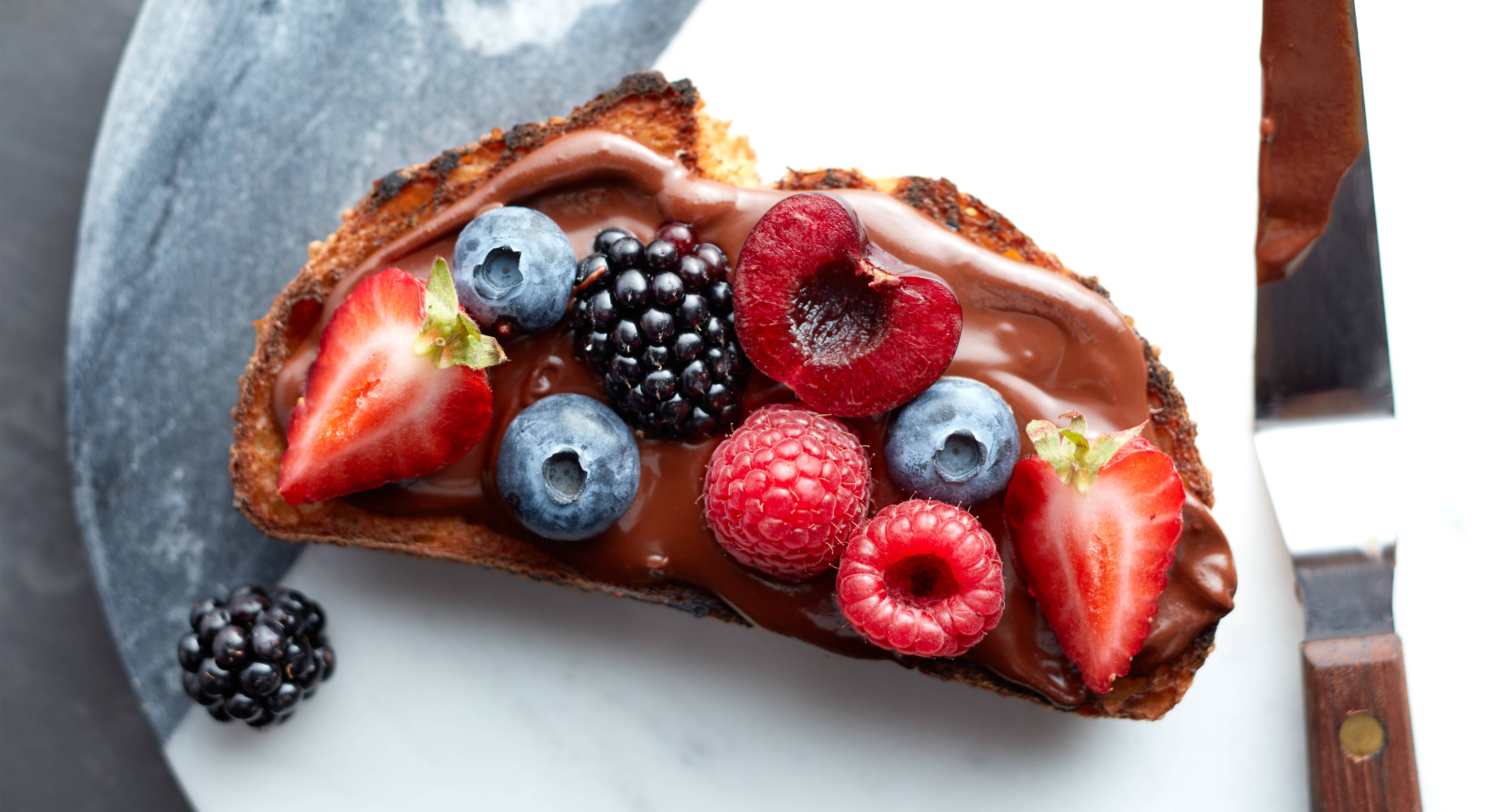 Grilled Chocolate-Hazelnut Berry Toast Recipe | Thrive Market